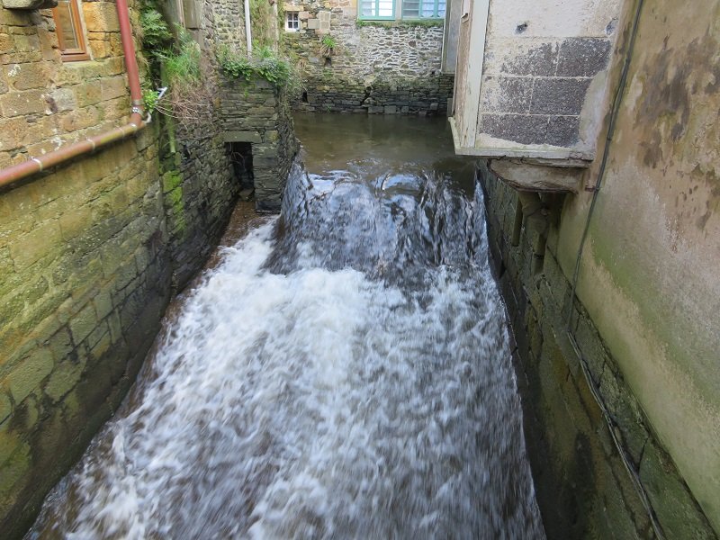 Pont habité de Rohan : un site insolite à découvrir en Bretagne