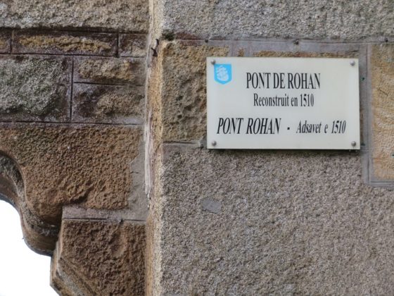 Pont habité de Rohan : un site insolite à découvrir en Bretagne