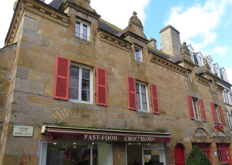 Pont habité de Rohan : un site insolite à découvrir en Bretagne