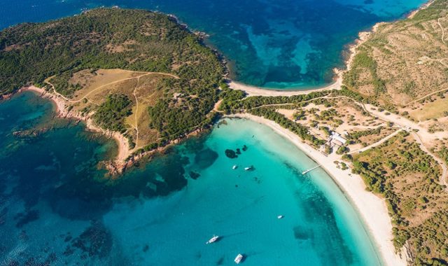 Baie de Rondinara : une plage unique en Corse