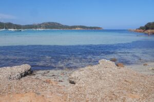 Baie de Rondinara : une plage unique en Corse