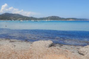 Baie de Rondinara : une plage unique en Corse