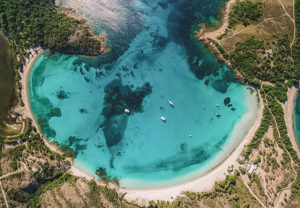 Baie de Rondinara : une plage unique en Corse