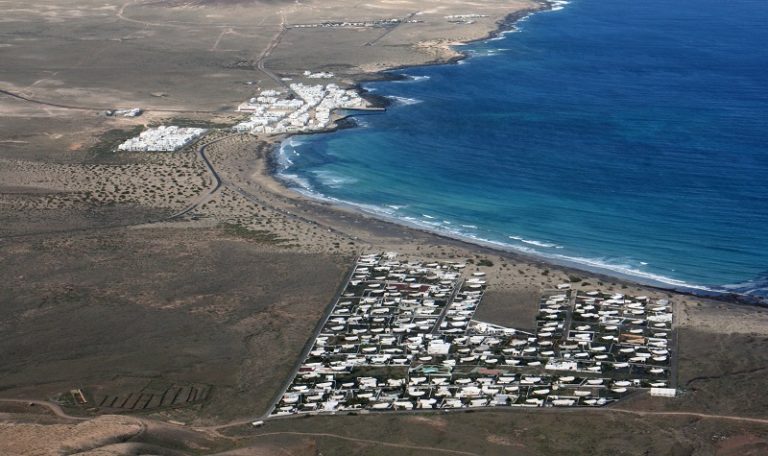 Plage de Famara : bien plus qu'un paradis pour les surfeurs