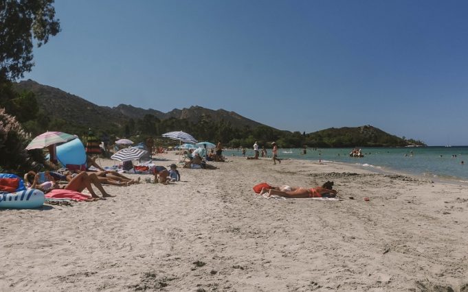 Plage de la Roya à Saint-Florent : baignade, farniente et snorkeling