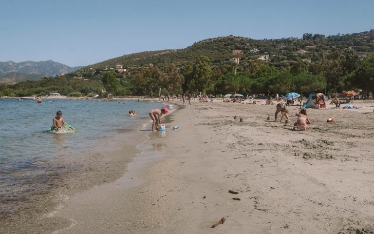 Plage de la Roya à Saint-Florent : baignade, farniente et snorkeling