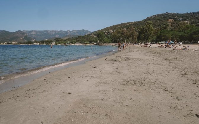 Plage de la Roya à Saint-Florent : baignade, farniente et snorkeling