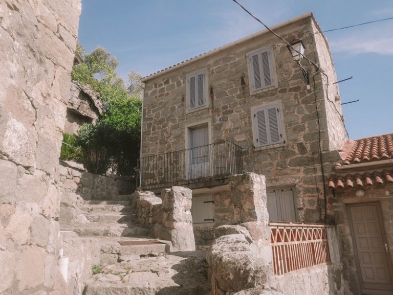 Visiter Olmeto : un village à 360 mètres d'altitude (avec photos)