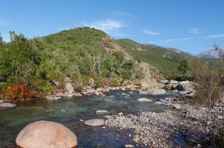Vallée du Fango : randonnée et piscines naturelles