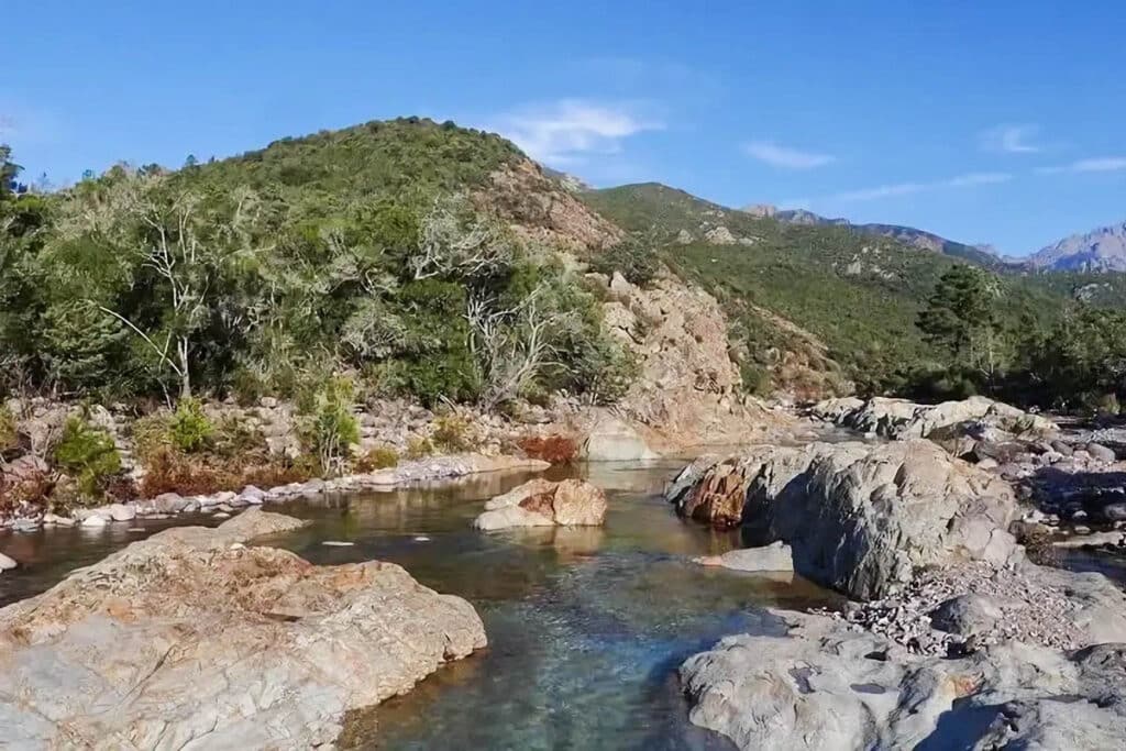 Vallée du Fango : randonnée et piscines naturelles