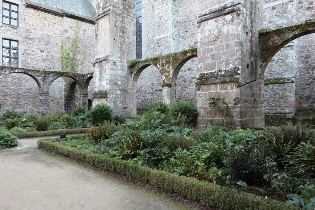 Visiter Léhon : une petite cité de caractère en Bretagne