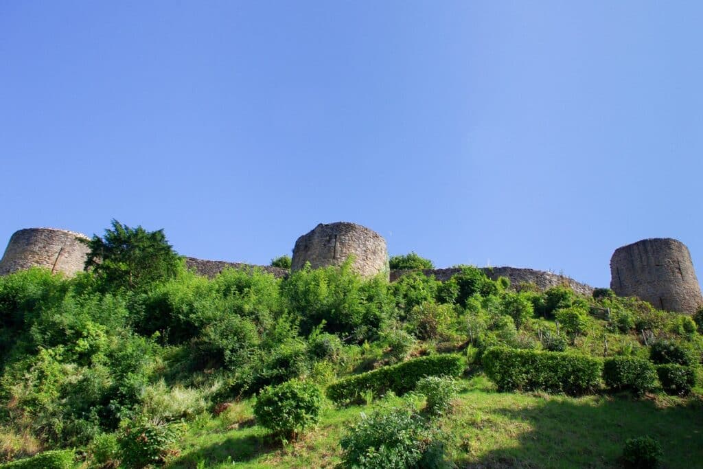 Visiter Léhon : une petite cité de caractère en Bretagne