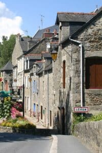 Visiter Léhon : une petite cité de caractère en Bretagne