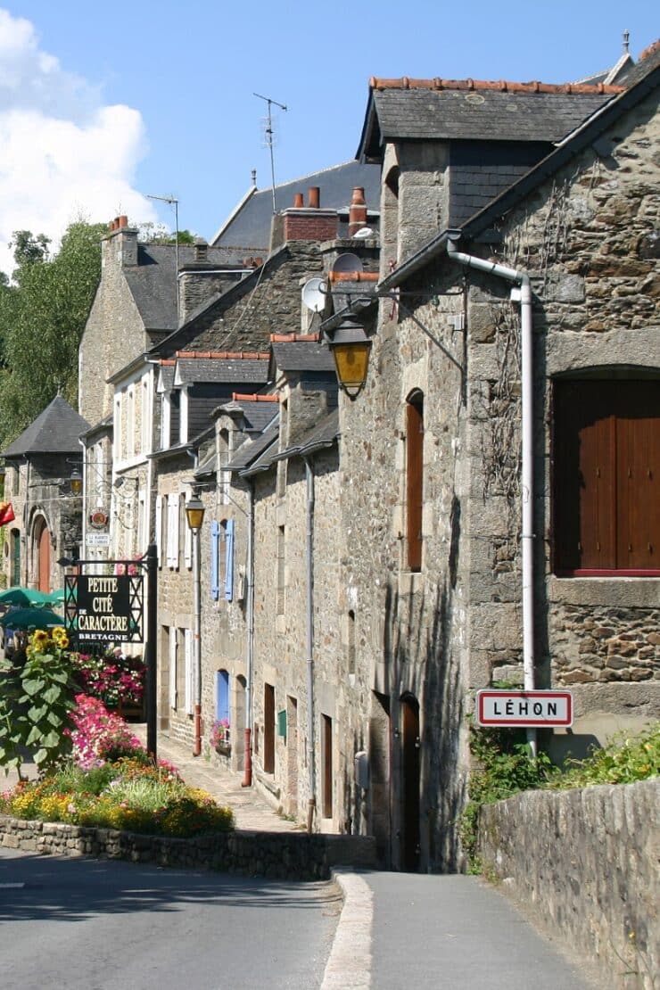 Visiter Léhon : une petite cité de caractère en Bretagne